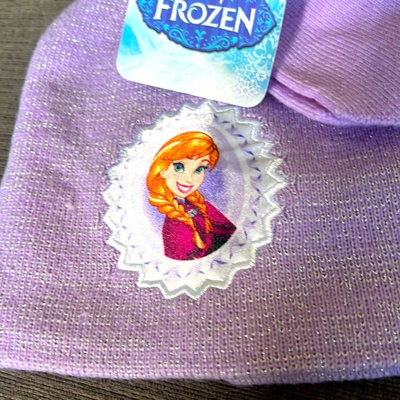 Disney | Accessories | Disney Frozen Hat And Mittens Set Featuring Anna ...